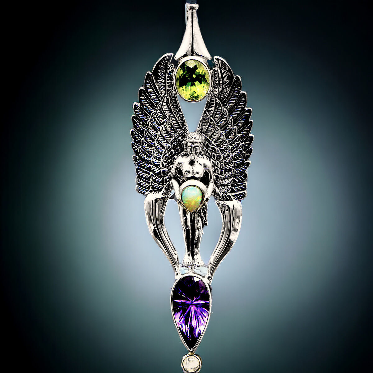 Isis Amulet: De Betovering van Hemelse Edelstenen - GEO-09